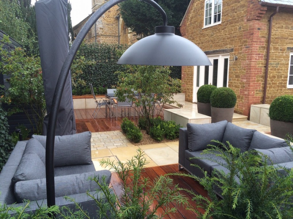 Linear modern courtyard garden | Inspired Gardens